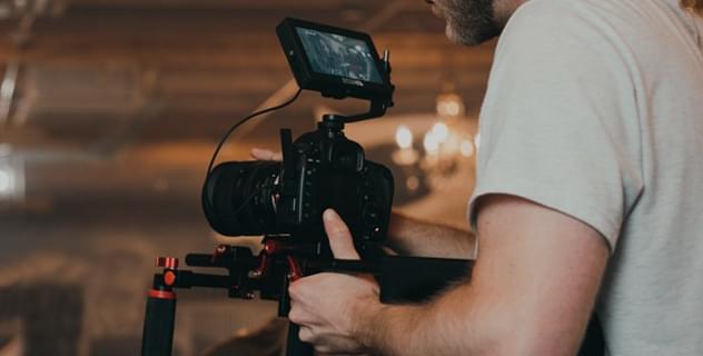 ROTEIRISTA - O que faz, formação, salários | Quero Bolsa